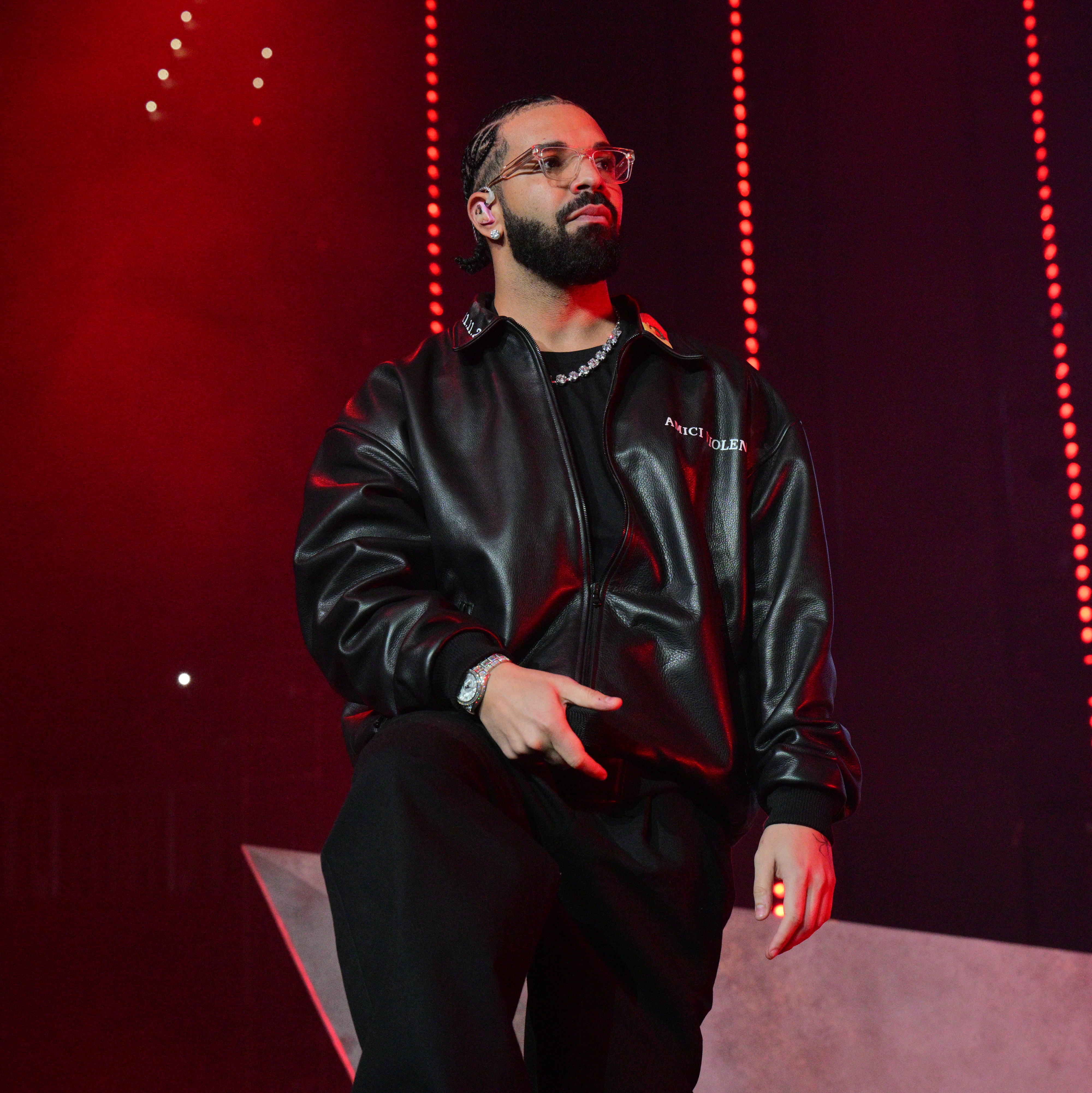 Drake Concert Photo Of Fans Begging For Money Goes Viral