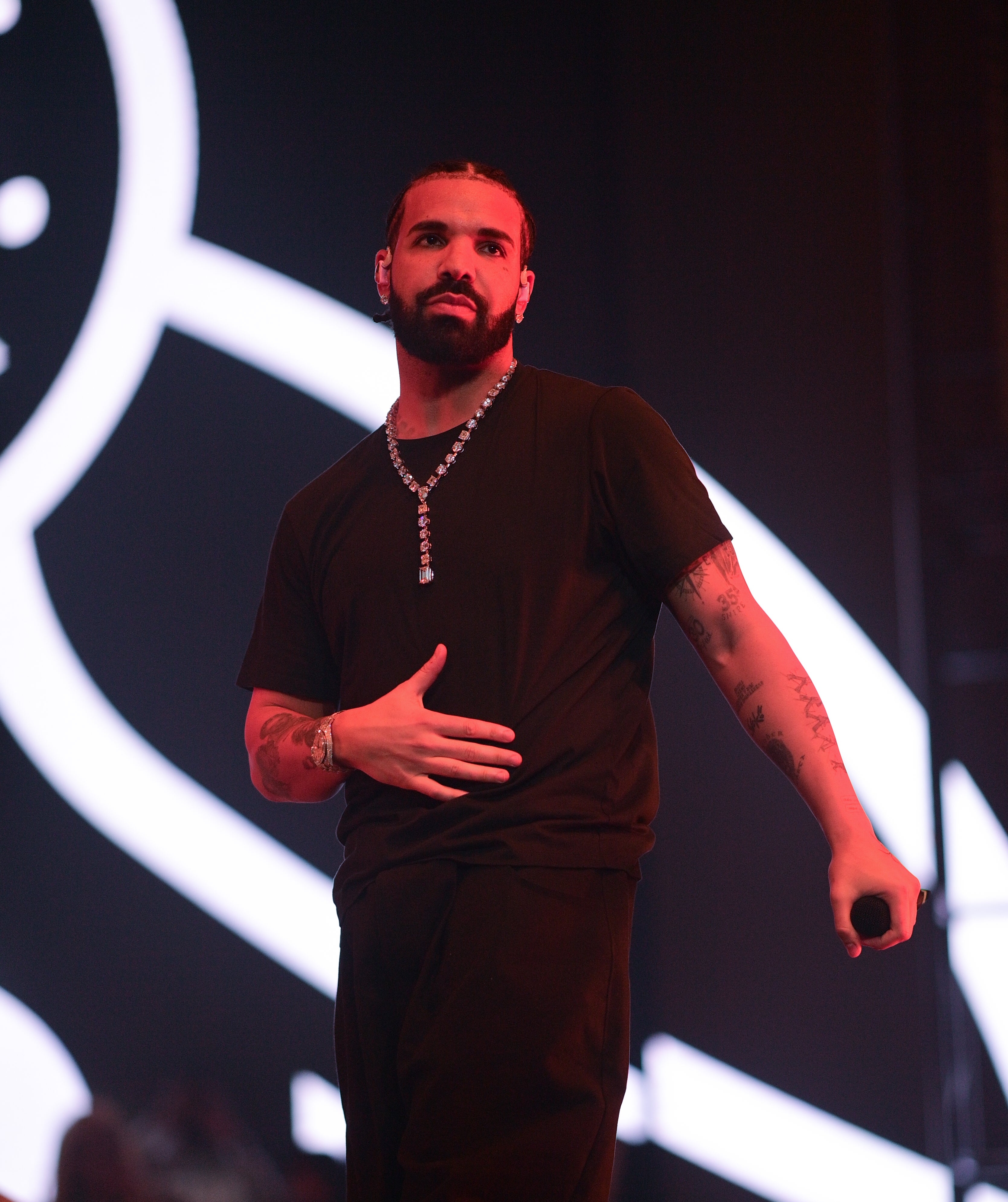 Drake Concert Photo Of Fans Begging For Money Goes Viral