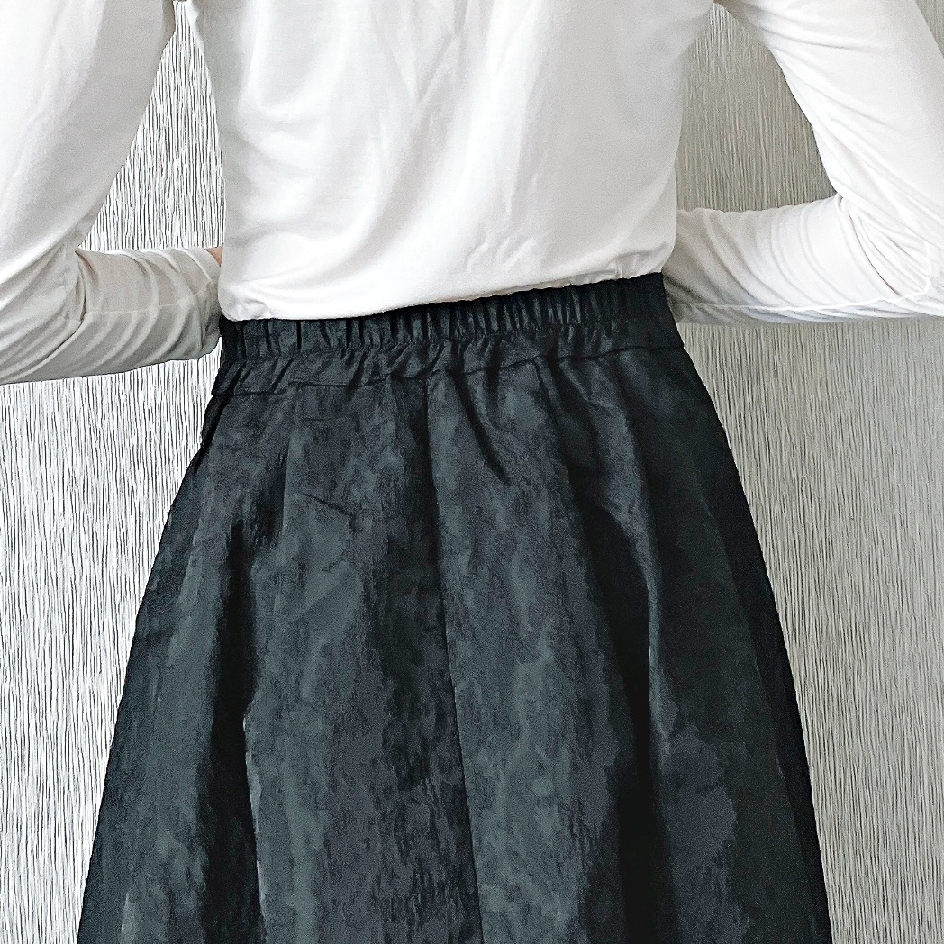 【ハニーズ】「50代でも素敵に着られる」「エレガントで可愛い」5980円→3980円の『楽ちんスカート』脚のラインを隠してくれるし、合わせやすくてヘビロテ確定だわ…！《着用レビュー》【画像・動画】