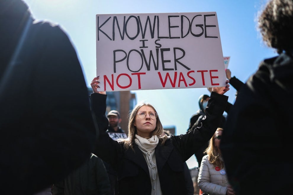 The 38 Most Clever Protest Signs From "Stand Up For Science" Protests