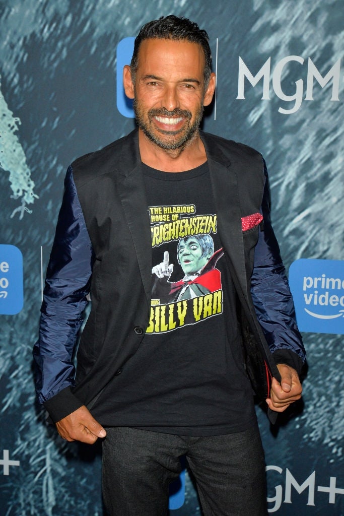 17 Celebrities Who Left America