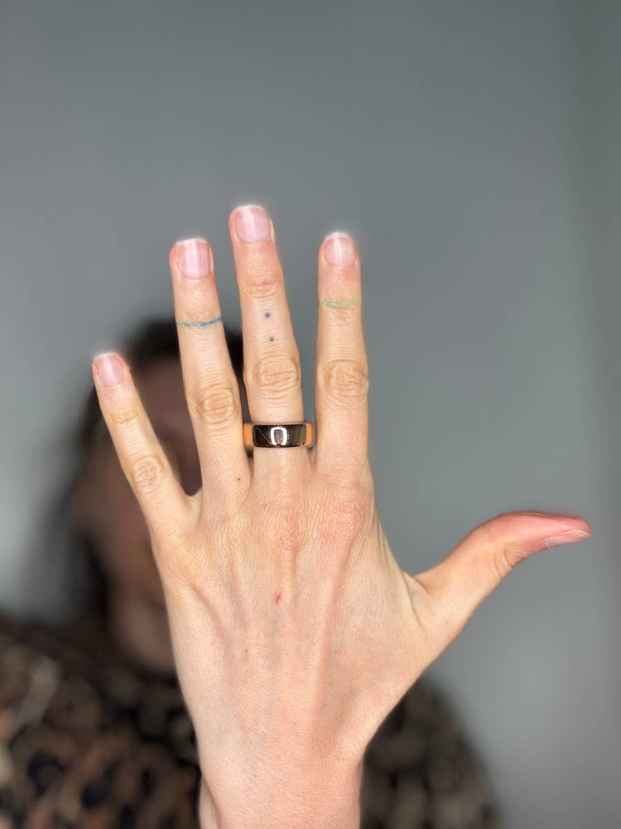 middle finger pointer hand