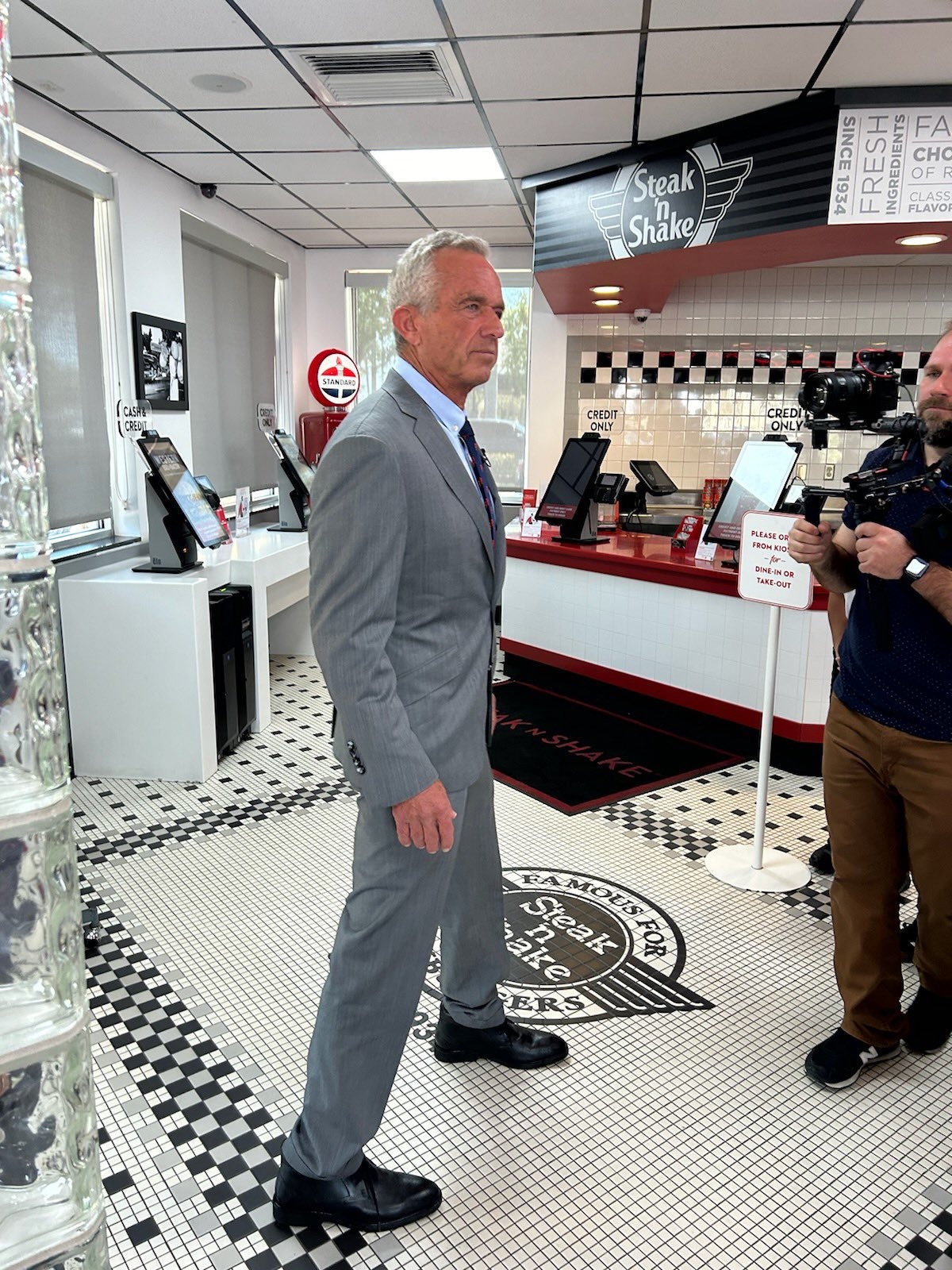 A Meme Of RFK Jr. In A Steak 'N Shake Is Going Viral