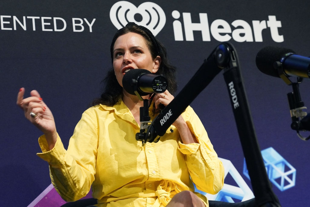 Ione Skye On Anthony Kiedis' Apology For 1988 Abortion