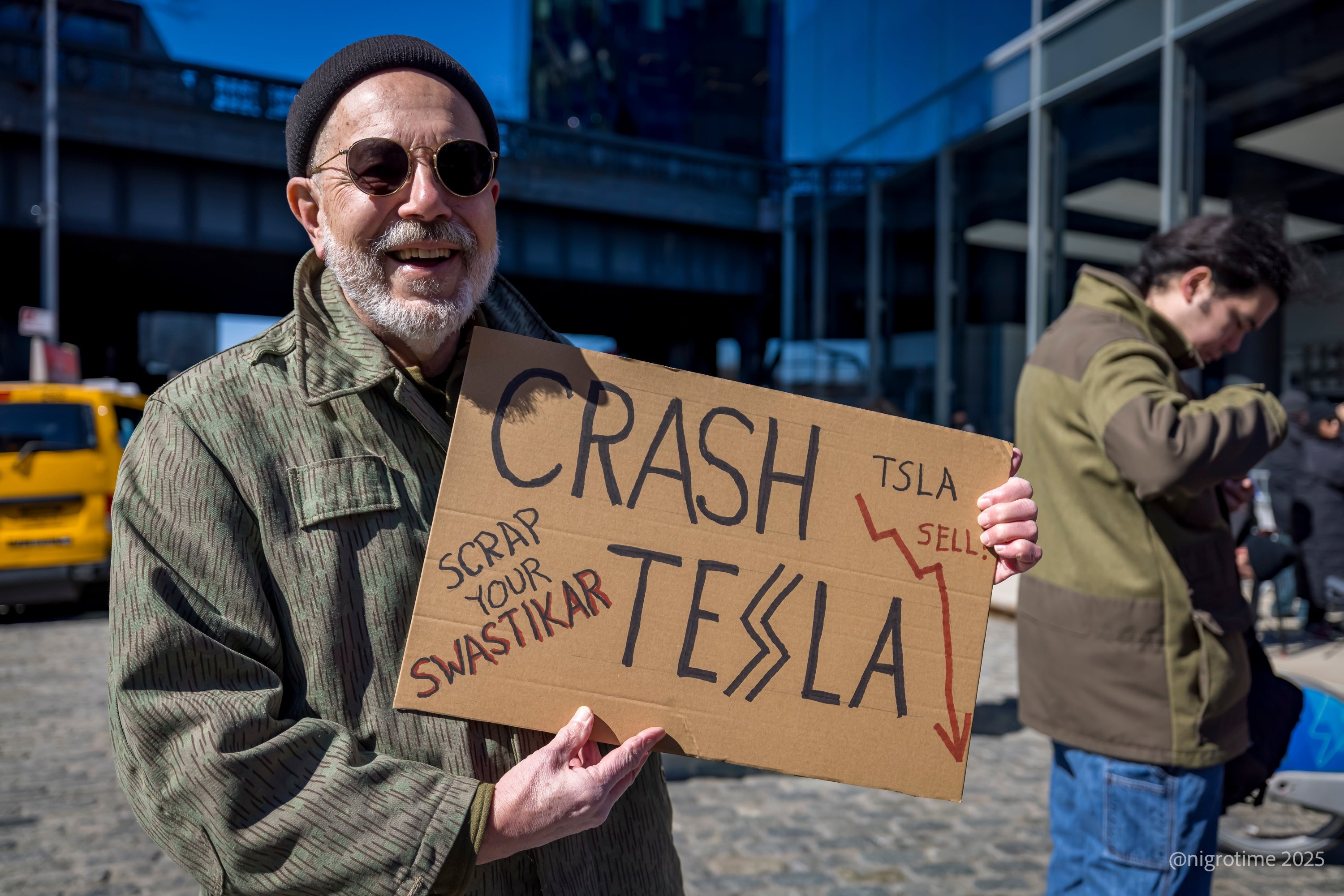Fake Anti-Elon Tesla Ads Go Viral