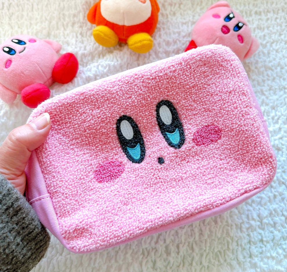 待ってよ…カービィの「ぬいぐるみみたいなポーチ」が衝撃的なかわいさ！コスメもまるっと入って天才だよ！《ニンテンドー東京》購入レビュー【動画・画像】