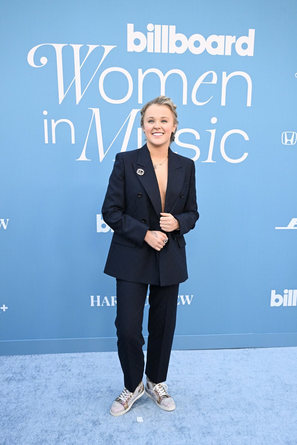 JoJo Siwa's Suit At Billboard Women In Music Goes Viral