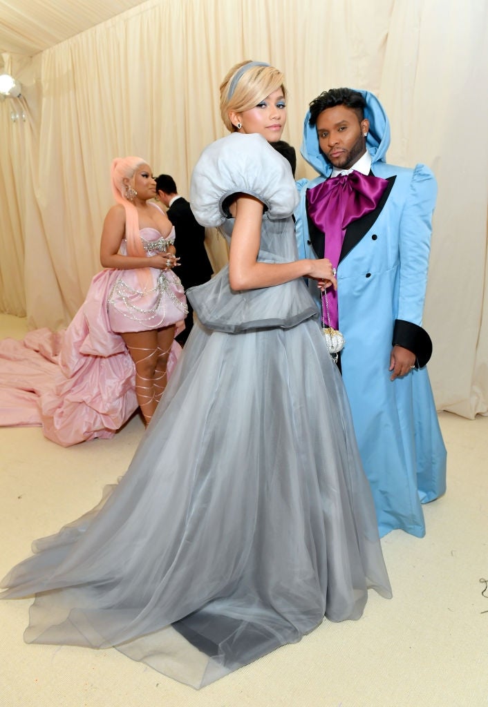 24 Unglamorous Red Carpet Behind-The-Scenes Secrets