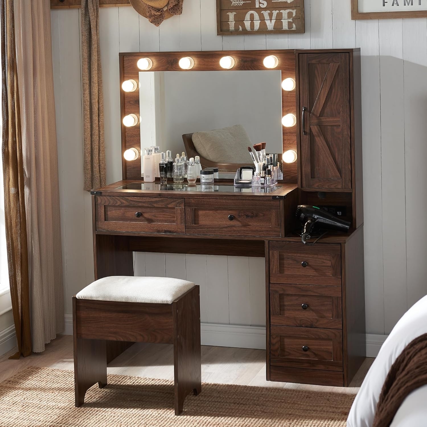 28 Best Makeup Vanities For Getting Ready