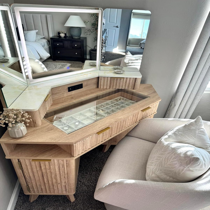 28 Best Makeup Vanities For Getting Ready