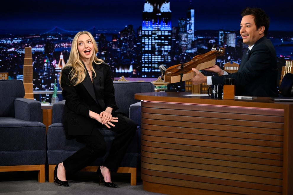 Amanda Seyfried Sings Joni Mitchell To Jimmy Fallon