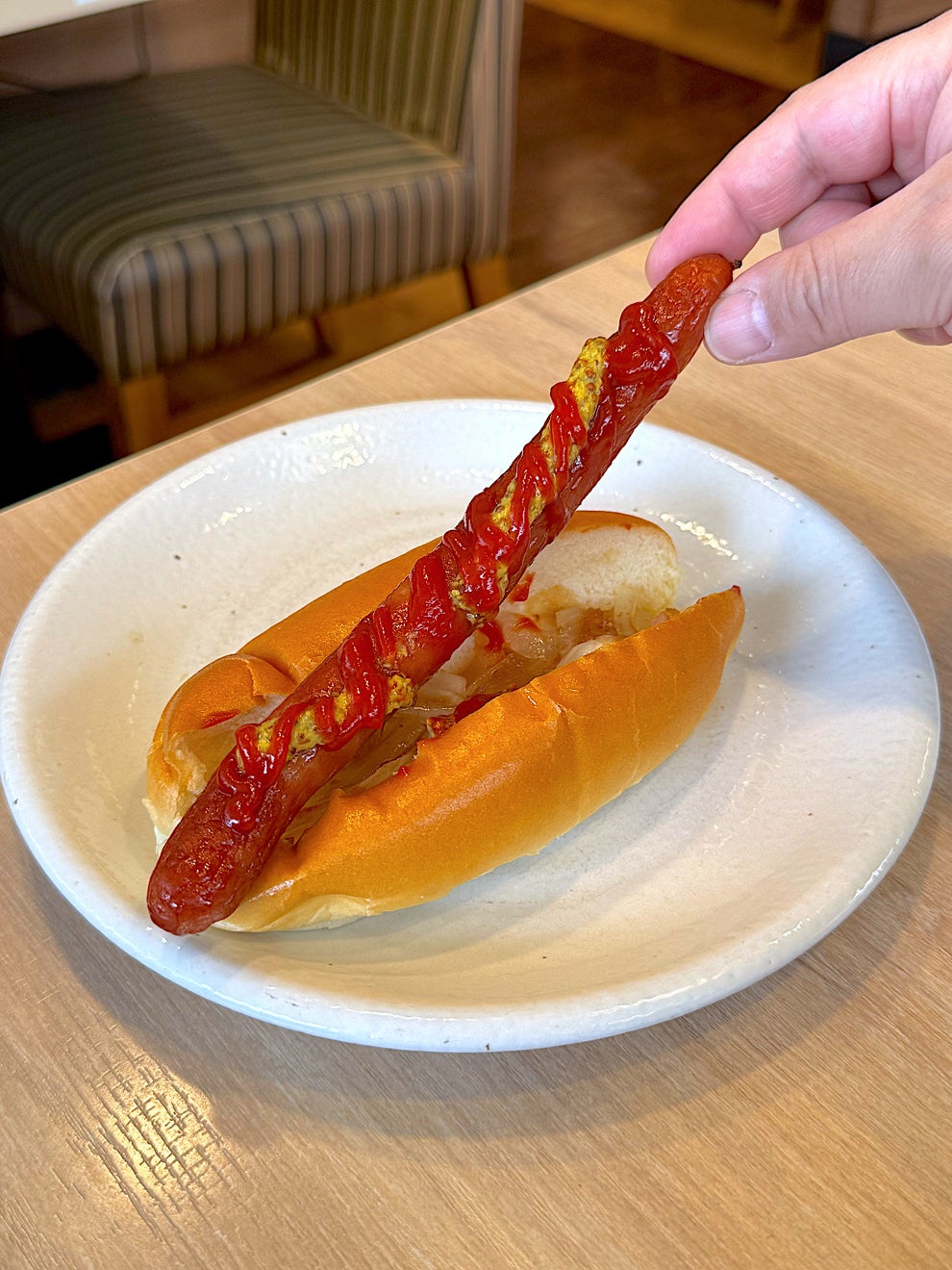 ガスト新作の「500円モーニング」がコスパ鬼すぎる！ソーセージが笑っちゃうくらいデカいし、ドリンク飲み放題もついてるの！《実食レビュー》