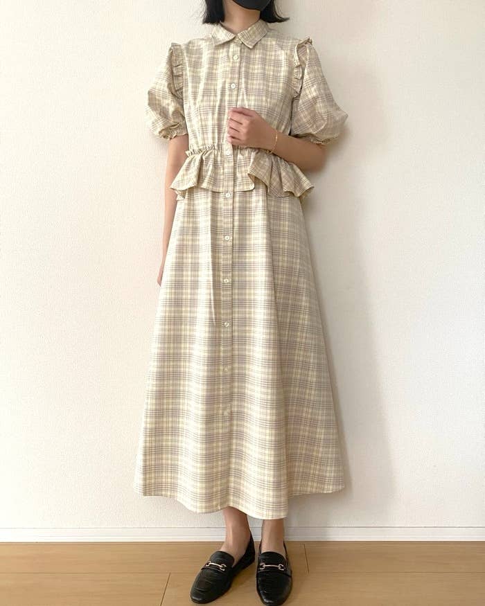 【GU×rokh】4990円→3990円の『華やかワンピース』が最高にカワイイ…！「スタイルよく見える」「腹下の出っ張りも目立たない」体型カバーもできて優秀すぎるっ！《着用レビュー》