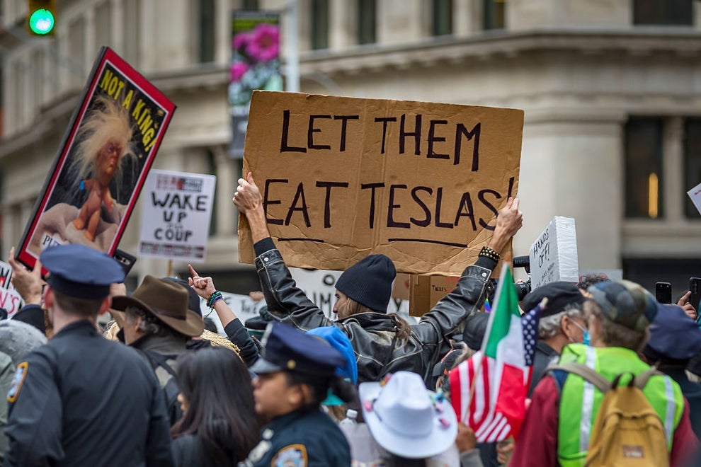 45 Of The Funniest Anti-Trump Protest Signs