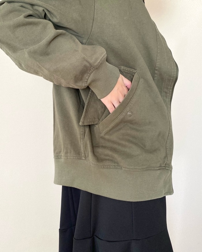 【GU×アンダーカバー】4990円→2990円に値下げ中！さっと羽織るだけで可愛い「ゆったりブルゾン」大きめポケットが使いやすい！《着用レビュー》【画像・動画】