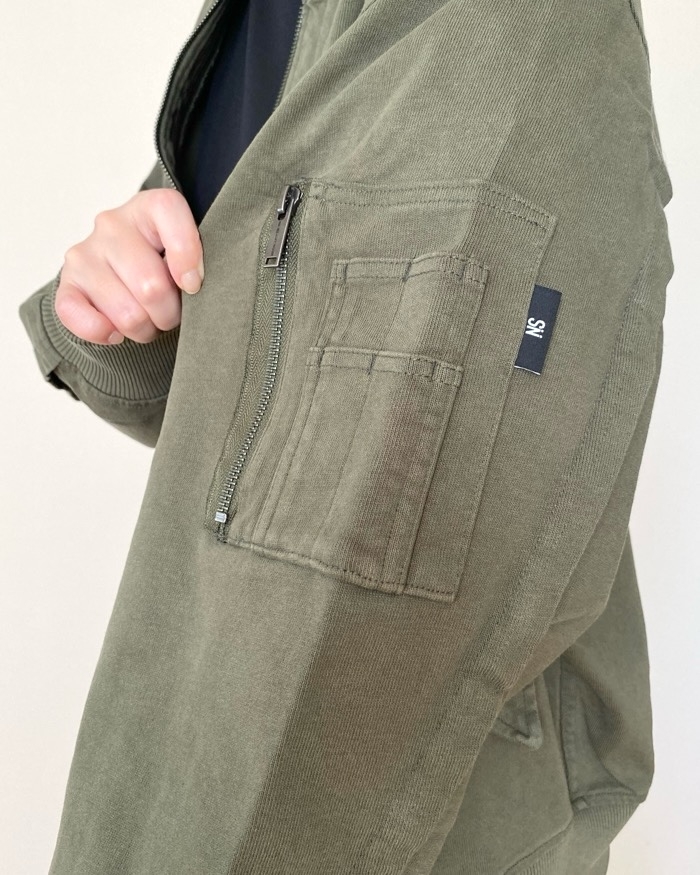 【GU×アンダーカバー】4990円→2990円に値下げ中！さっと羽織るだけで可愛い「ゆったりブルゾン」大きめポケットが使いやすい！《着用レビュー》【画像・動画】