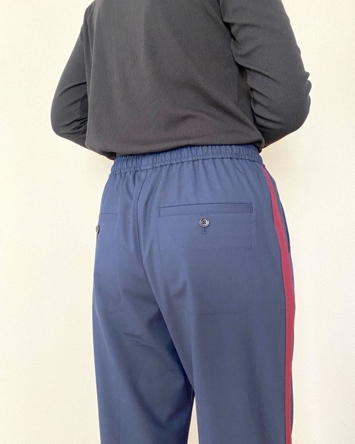 【GU】3990円→2490円に値下げ！「思わず2色買い」「40代でもいけます」シルエット最高すぎる『楽ちんパンツ』今っぽさ全開でかわいいの！《着用レビュー》【画像・動画】