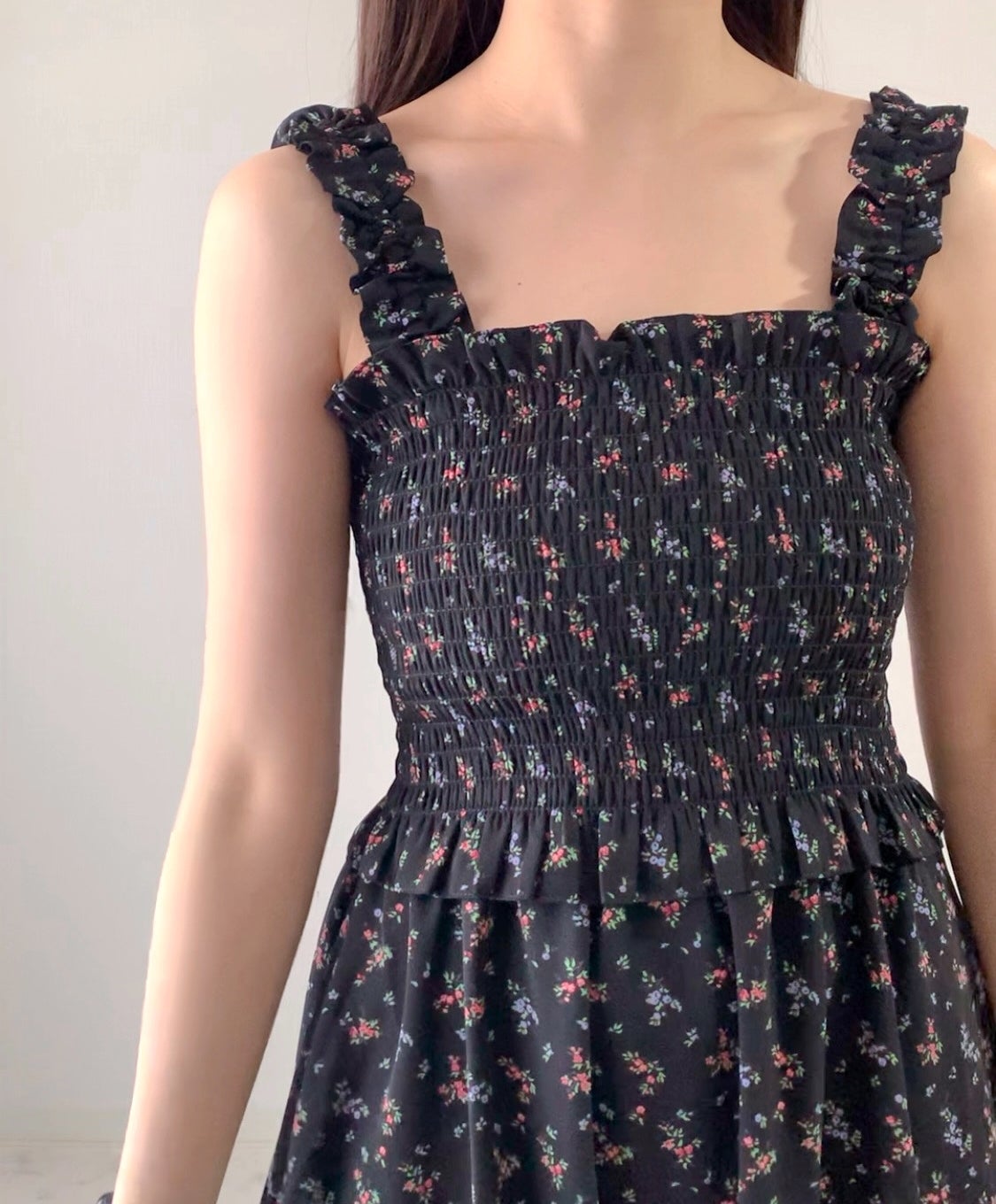 【GU】4990円→3990円に値下げ中！「着痩せしたい方にオススメ」「デザインが本当に素敵」rokhコラボの『細見えワンピ』一枚で旬コーデが完成します！《着用レビュー》