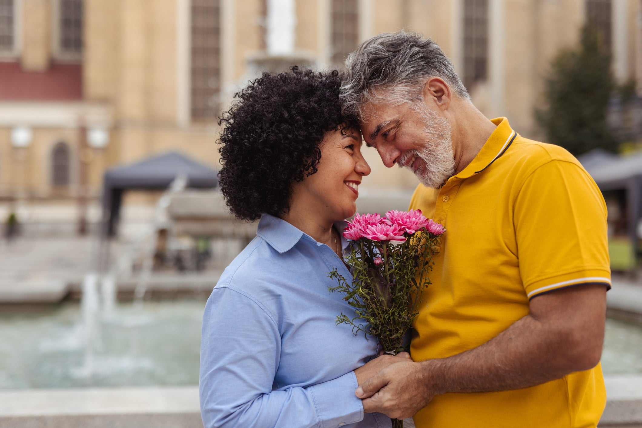 Women's 20+ Year Age Gap Relationship Experiences
