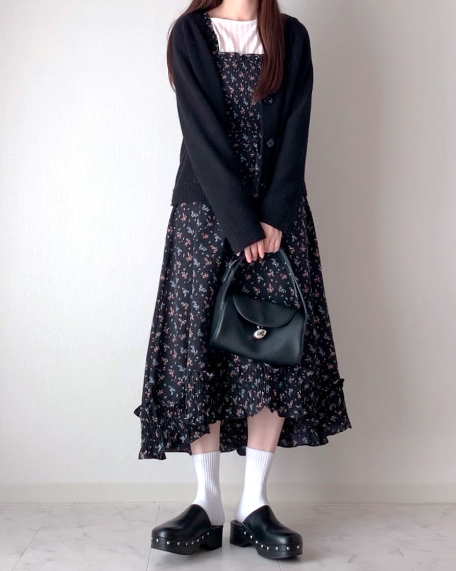 【GU】4990円→3990円に値下げ中！「着痩せしたい方にオススメ」「デザインが本当に素敵」rokhコラボの『細見えワンピ』一枚で旬コーデが完成します！《着用レビュー》