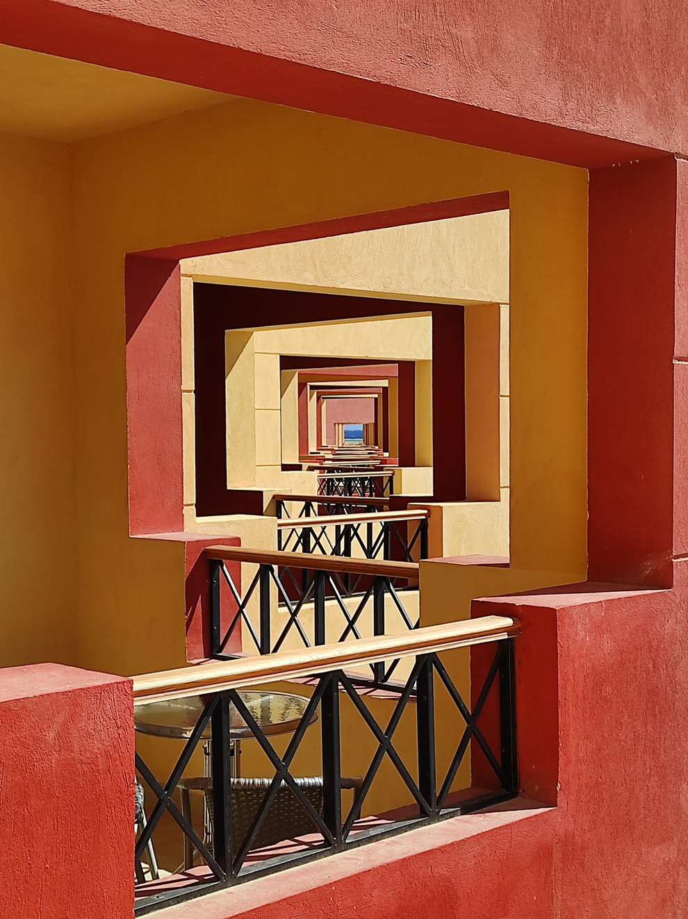 19 Liminal Space Photos That Are Weirdly Creepy