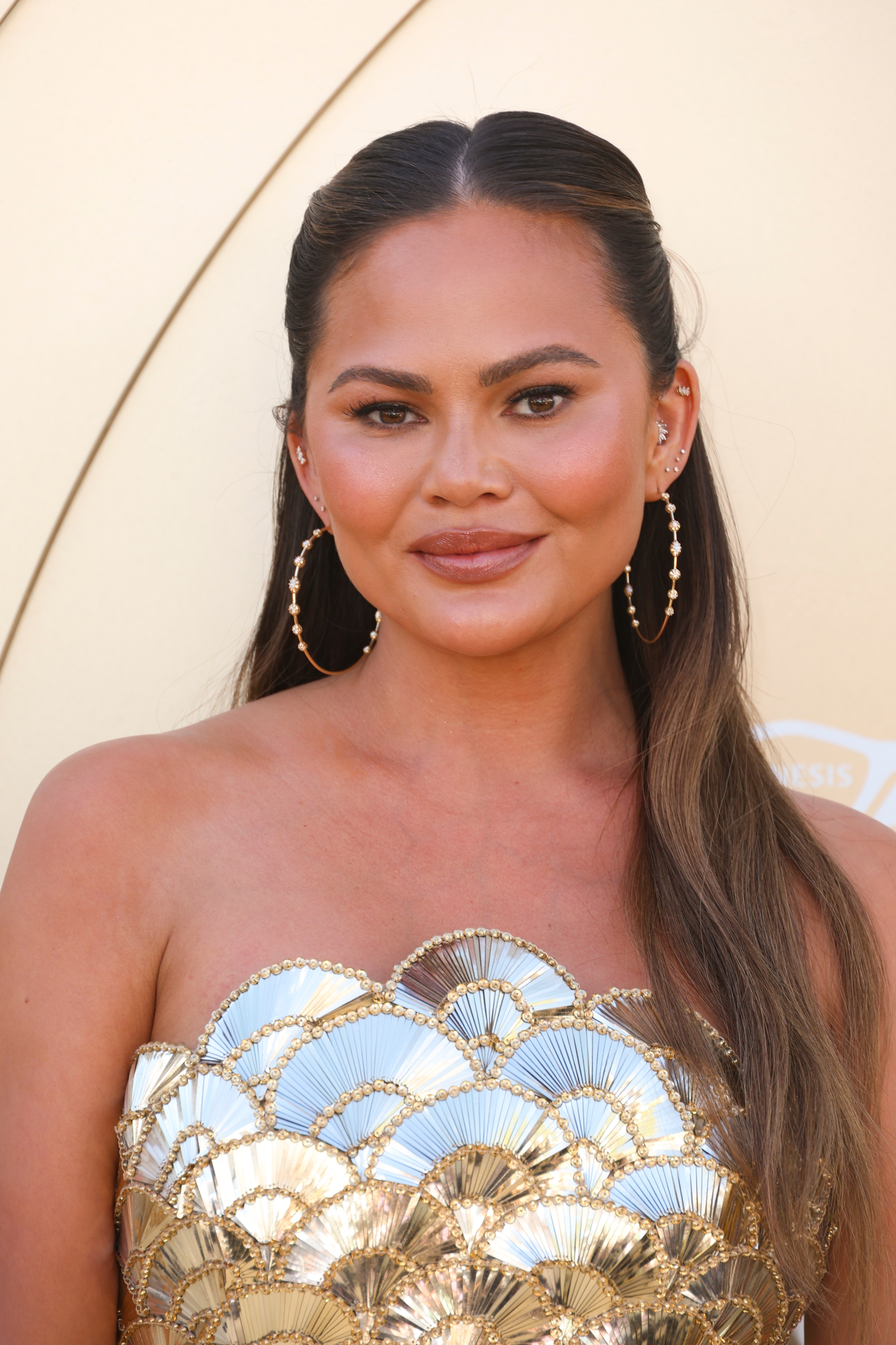 Courtney Stodden Mocks Chrissy Teigen’s Alcohol Relapse