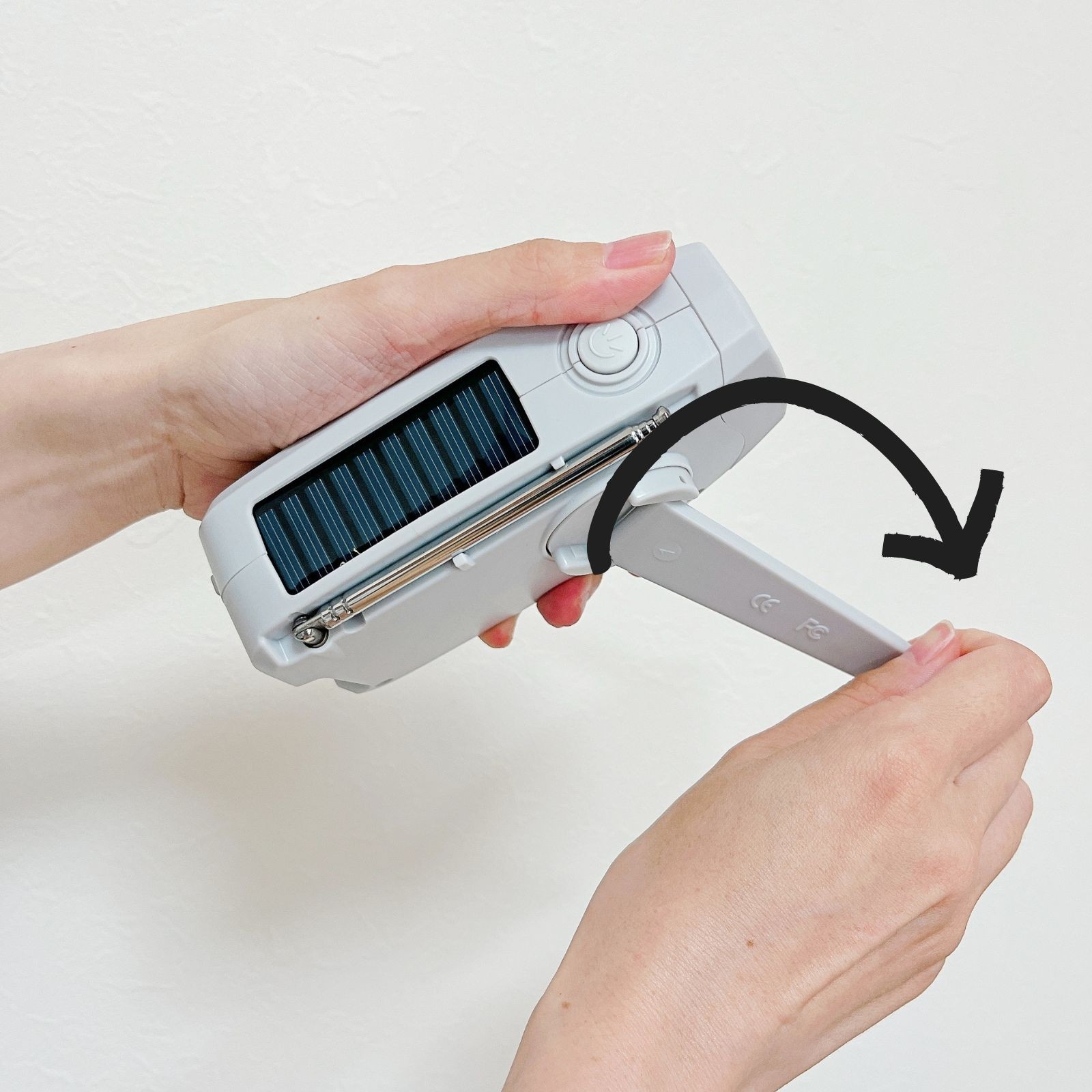 【3COINS】2750円の「多機能ラジオ」がコスパ最高すぎる…！スマホ充電やライト付きで、いざというときの備えに便利です！《正直レビュー ...