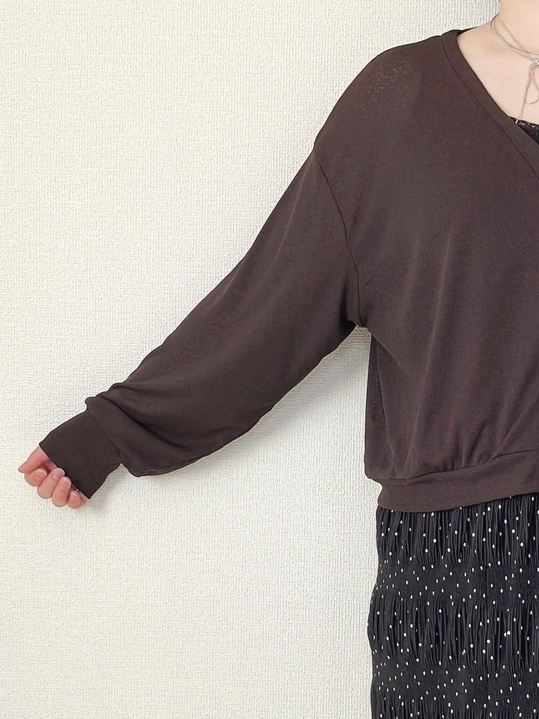 【coca】1990円の「透け感カーディガン」サッと羽織るだけで上品見え…！夏の冷房対策や体型カバーにもなって、1着あると便利！《着用レビュー》【画像・動画】