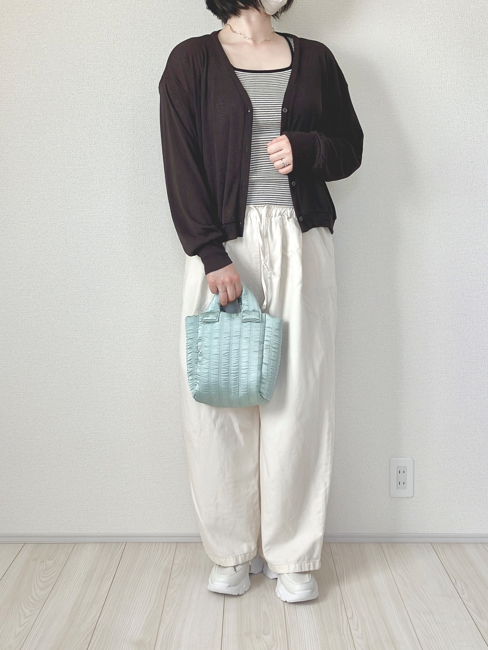 【coca】1990円の「透け感カーディガン」サッと羽織るだけで上品見え…！夏の冷房対策や体型カバーにもなって、1着あると便利！《着用レビュー》【画像・動画】