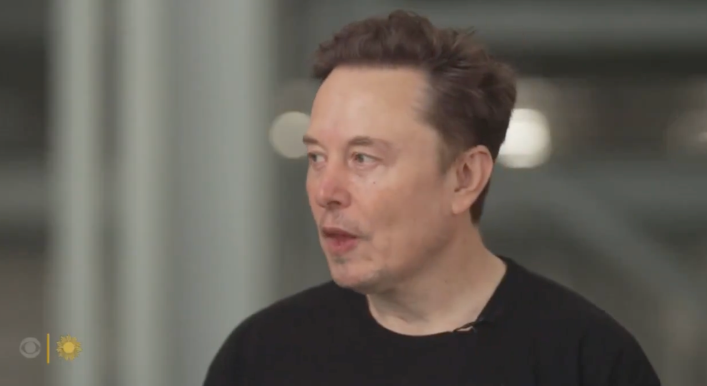 People Are Laughing At This Painfully Awkward Elon Musk Interview Moment
