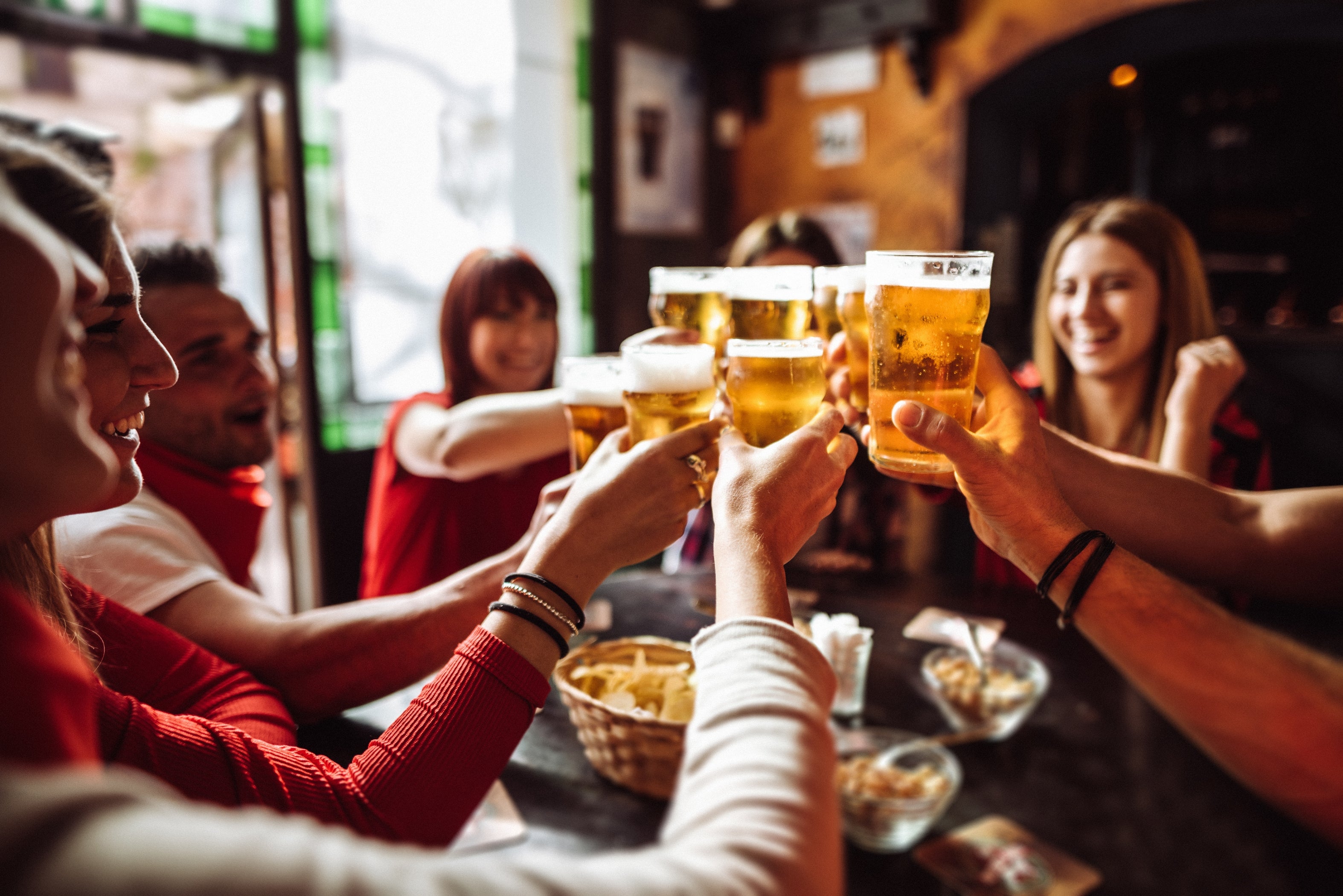 6 Alcohol Rules You Really Should Follow, According To Nutritionists