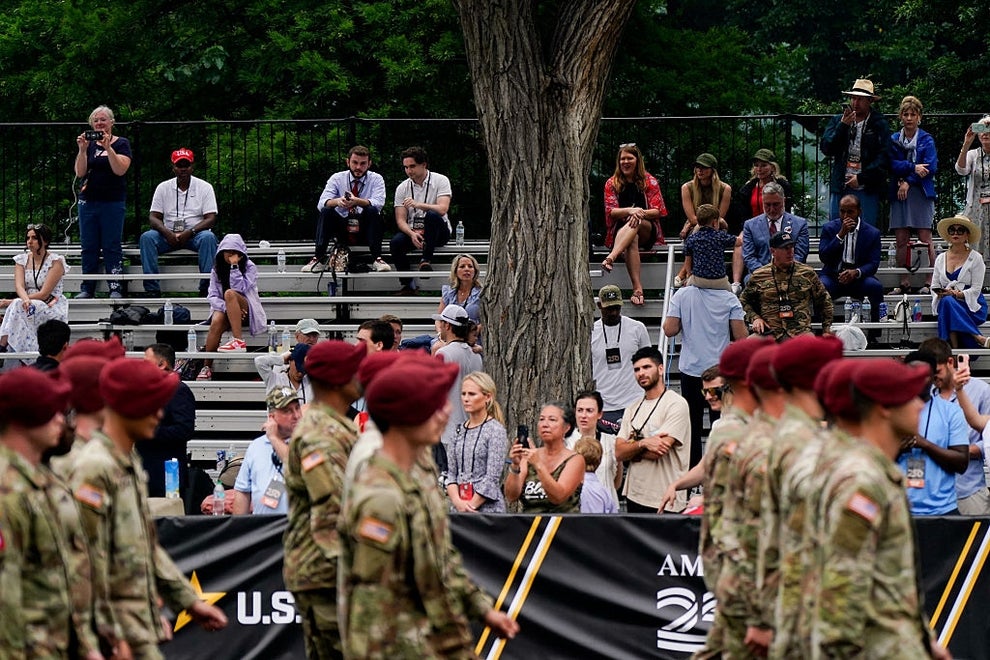 These "No Kings" Crowd Pictures Vs. Military Parade Crowd Pictures Say ...