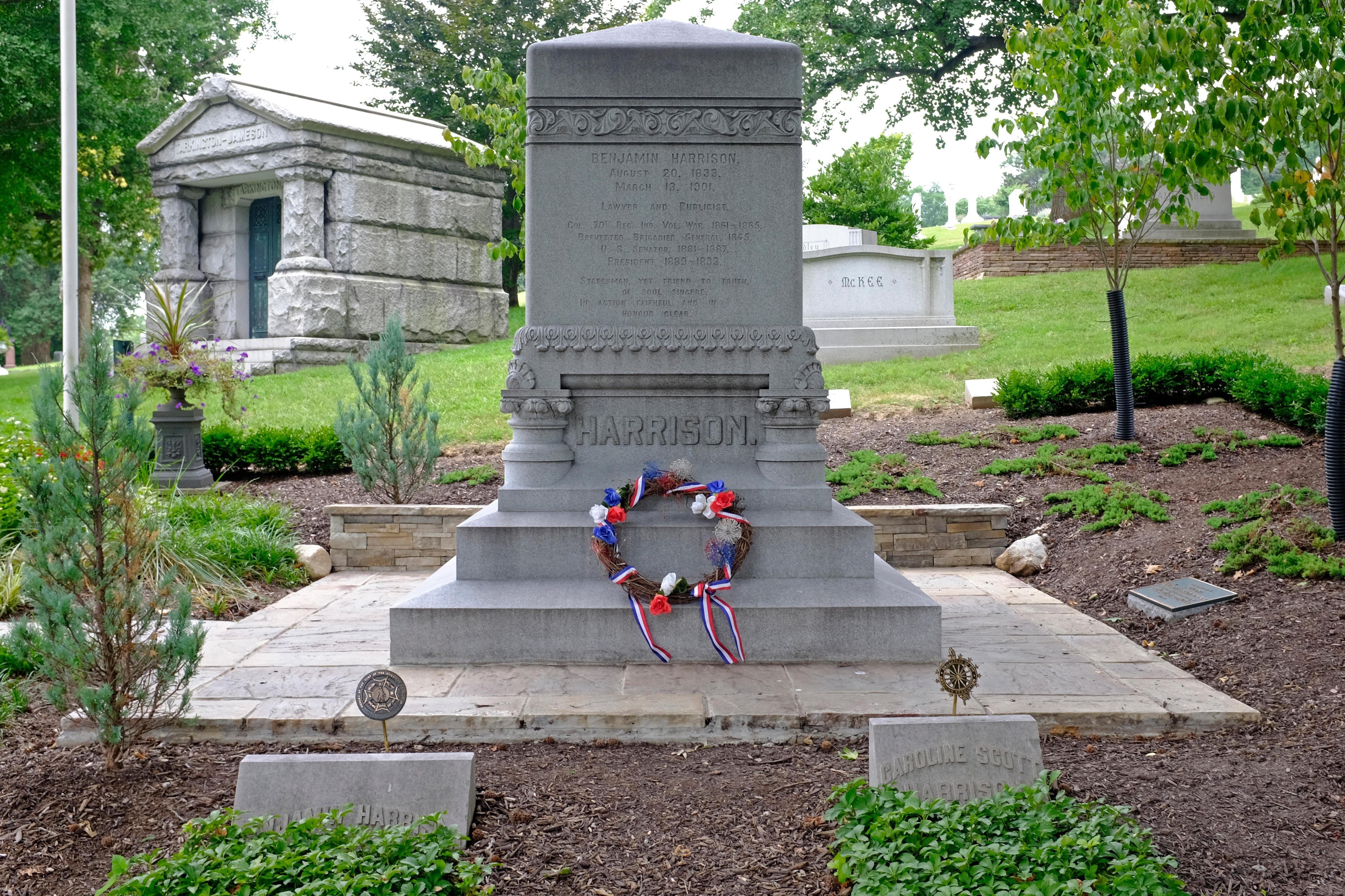 I'm Fascinated By Presidential Graves, So Here's What The Grave Of ...