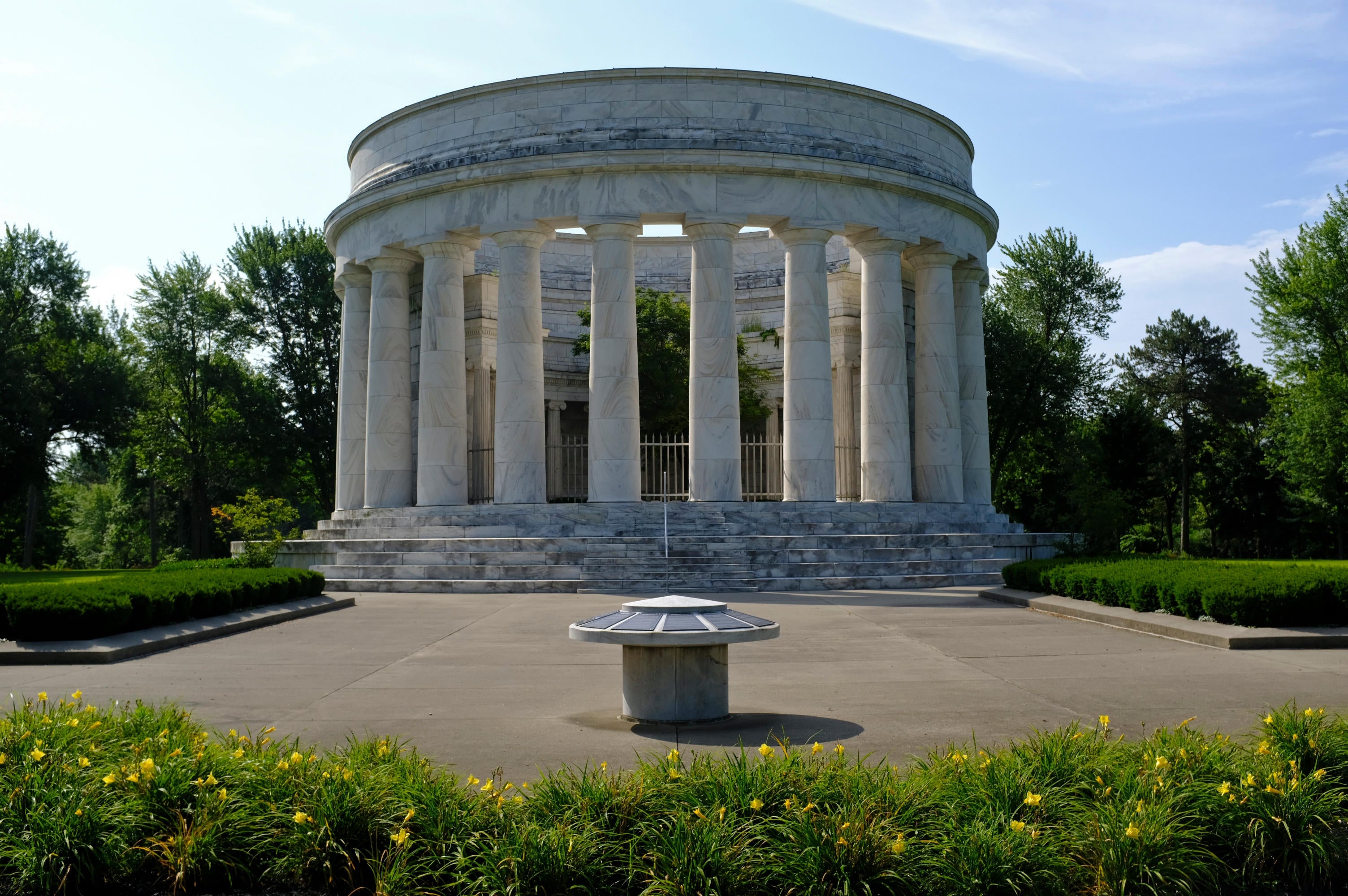 I'm Fascinated By Presidential Graves, So Here's What The Grave Of ...
