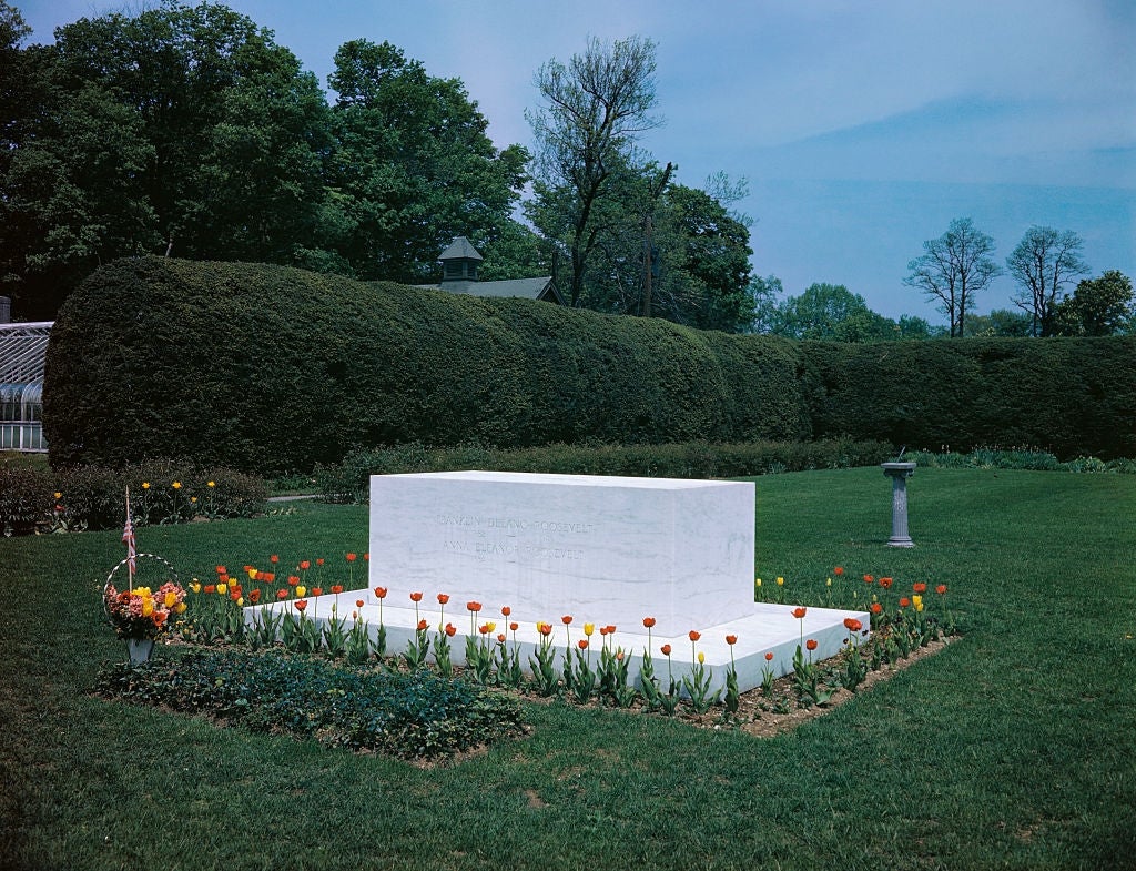 I'm Fascinated By Presidential Graves, So Here's What The Grave Of ...