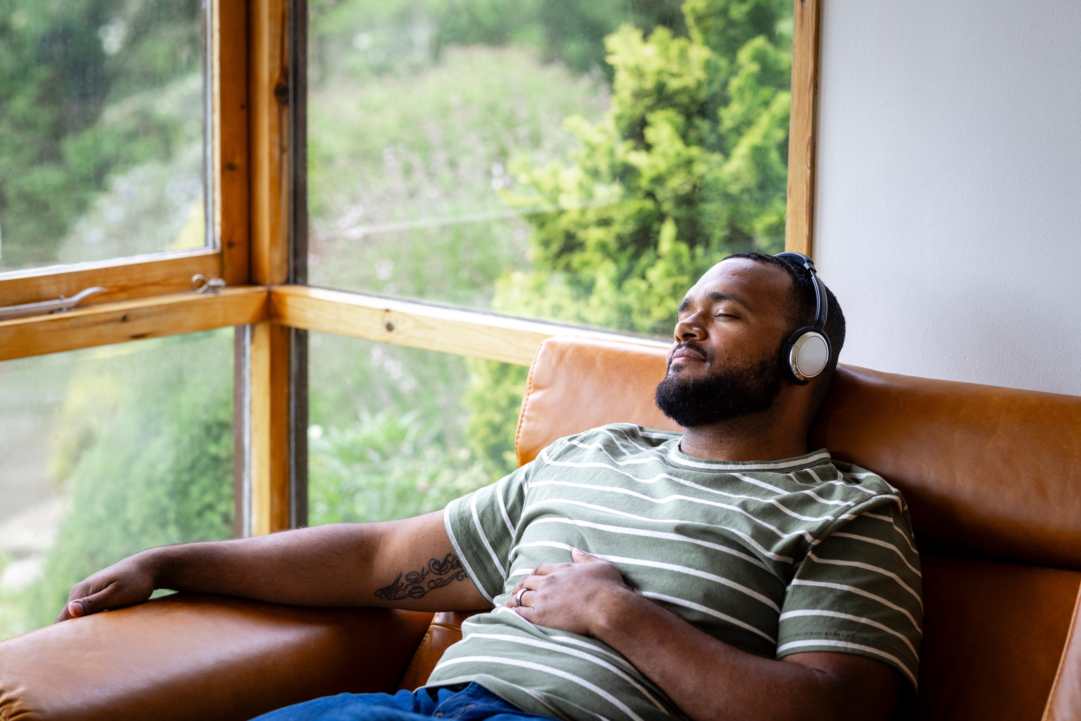 13 Habits Men Do Alone At Home