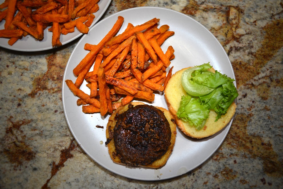 Home Cooks Share The Easy Dishes They Won't Order At A Restaurant