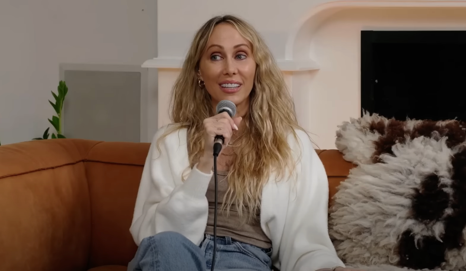 Miley Cyrus Accused "Hannah Montana" Costars Of Smoking Weed On Set