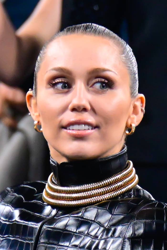 Miley Cyrus Appears To Ignore Fan During Album Signing