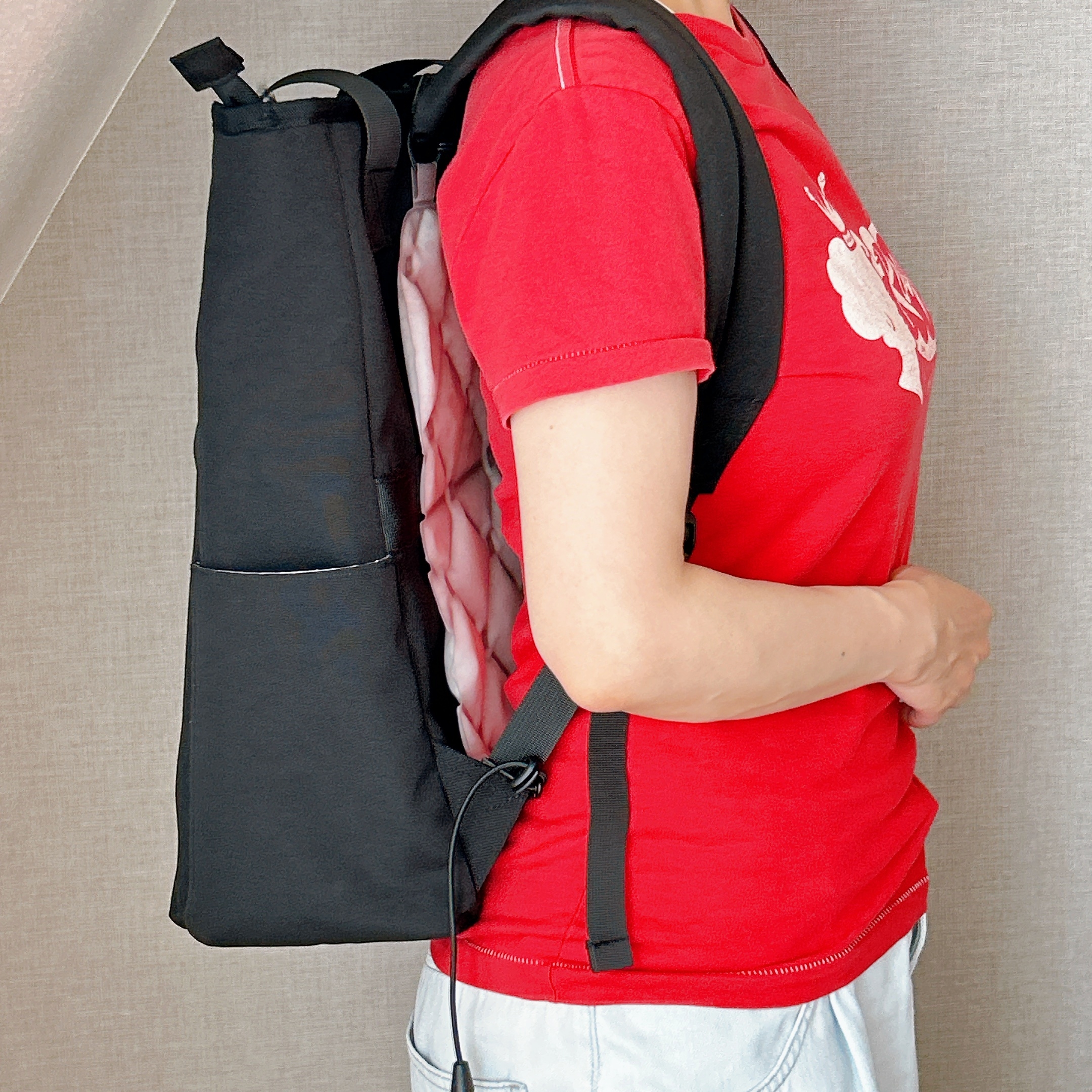 嘘みたいに涼しい〜！ニトリで見つけた「天才ひんやりグッズ」夏のリュックの悩みを解決できちゃった！《使用レビュー》【画像・動画】