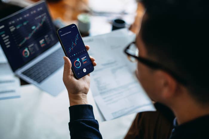 21 Ex-Millionaires Share How They Lost Their Wealth