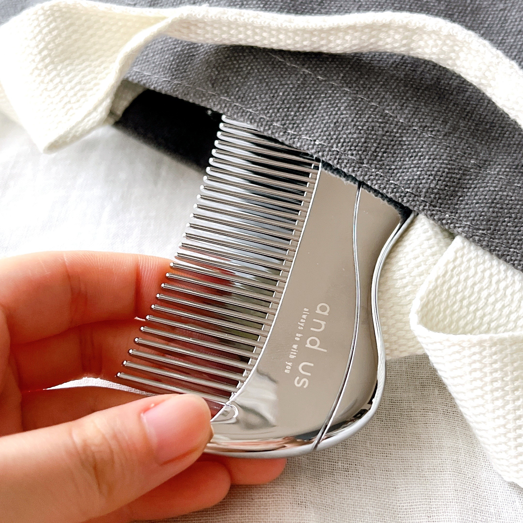 「No.1愛用品です！！」「侮ってたすまん…」3COINSの《美容グッズ》使ってみたらすごかった！もう普通のブラシに戻れないよ…