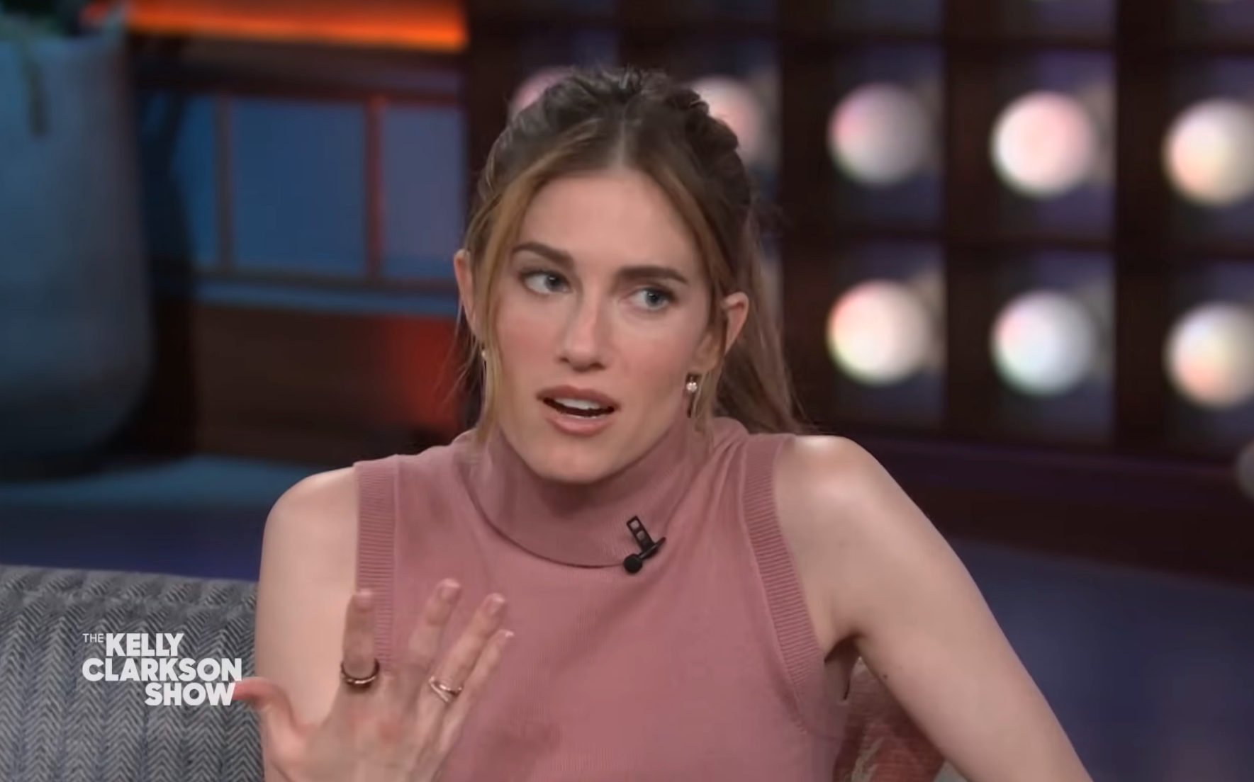 Kelly Clarkson Caught Staring At Allison Williams Botox