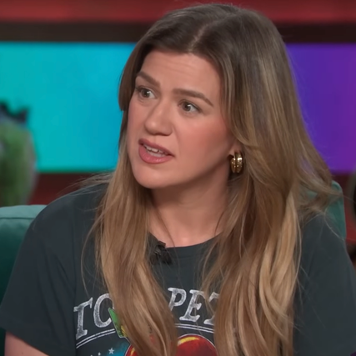 Kelly Clarkson Caught Staring At Allison Williams Botox