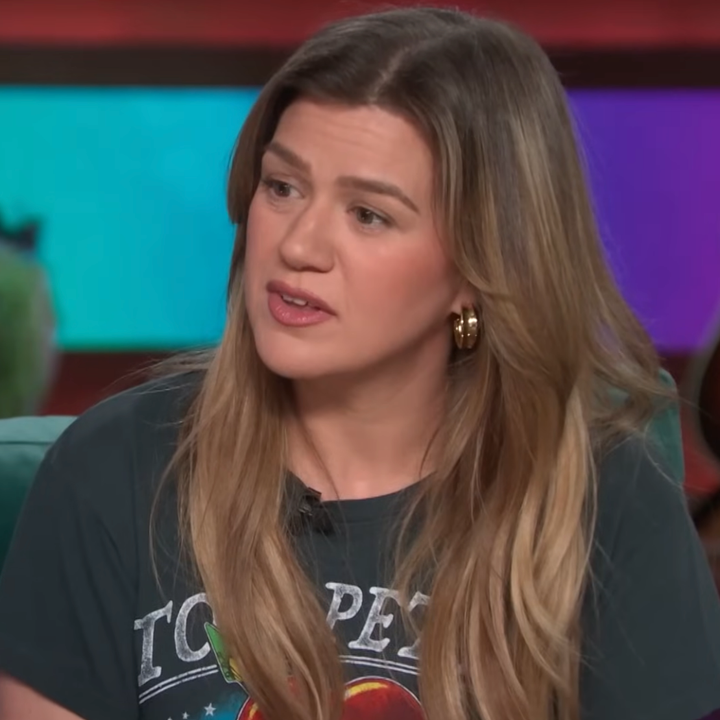 Kelly Clarkson Caught Staring At Allison Williams Botox