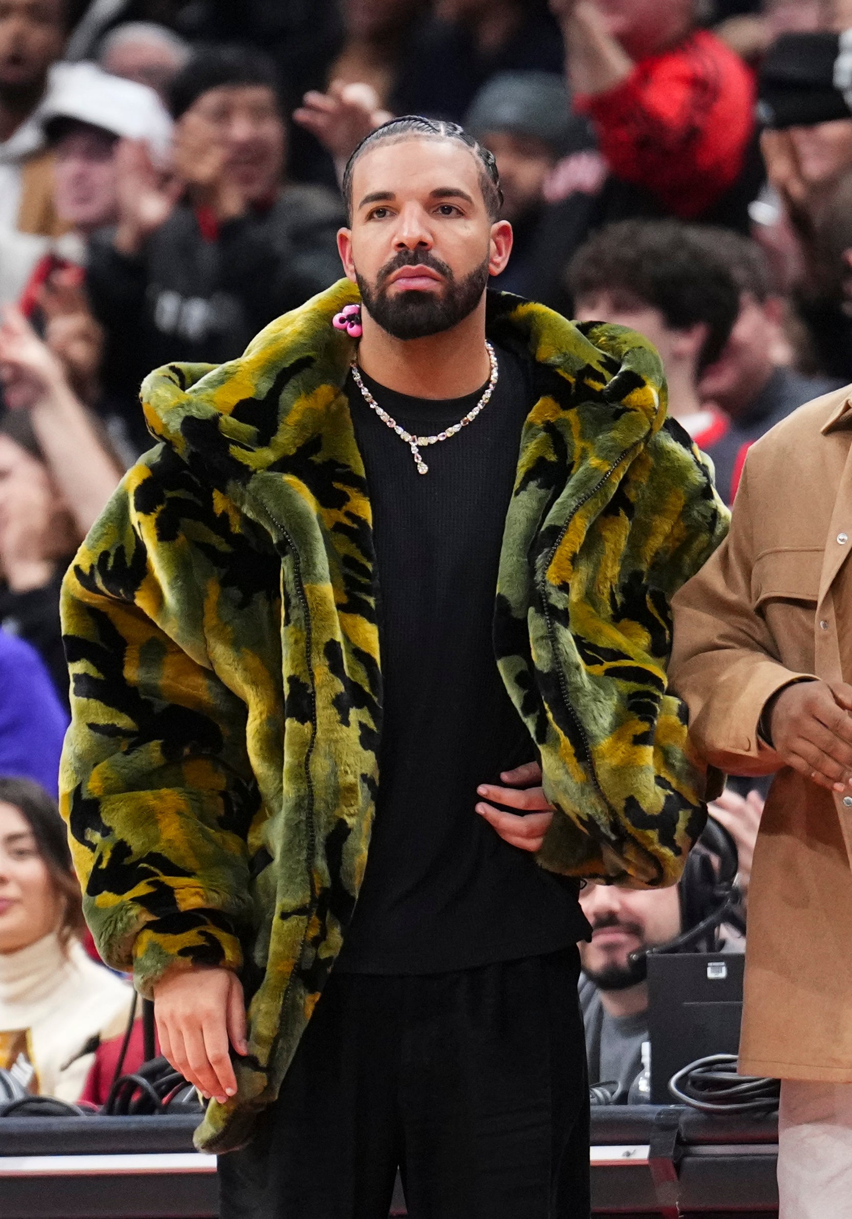 Drake Topless Selfie Fuels Fake Abs Speculation