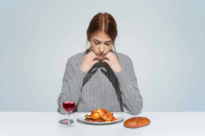 6 Things You Should Never Say To Someone You’re Dining With — And Why