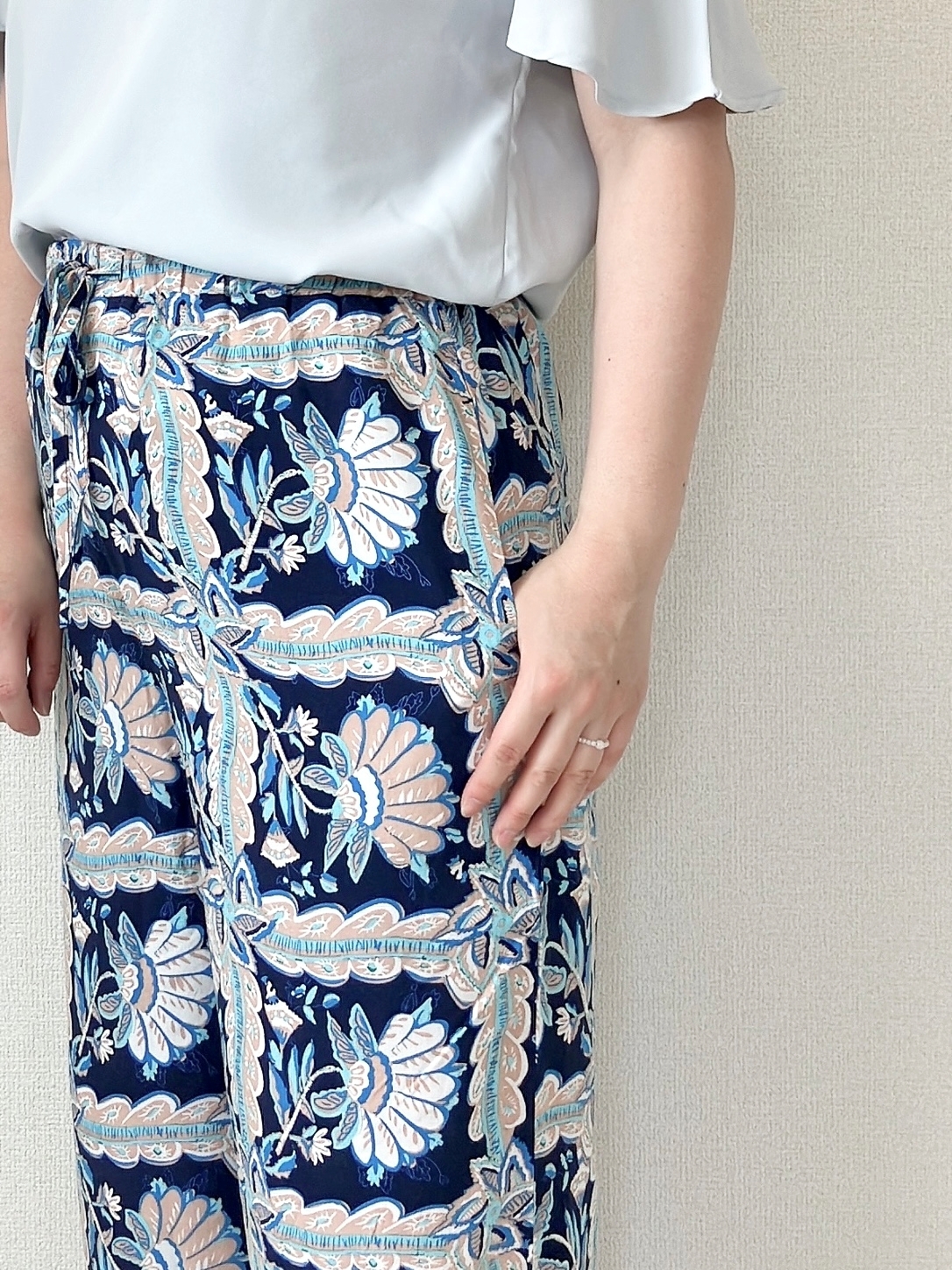 【coca】1690円の夏っぽかわいい「楽ちんパンツ」が大当たり！Tシャツと合わせるだけで華やかなんです！《着用レビュー》【画像・動画】