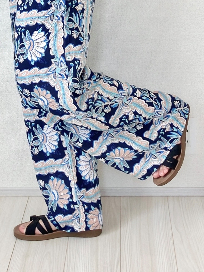 【coca】1690円の夏っぽかわいい「楽ちんパンツ」が大当たり！Tシャツと合わせるだけで華やかなんです！《着用レビュー》【画像・動画】