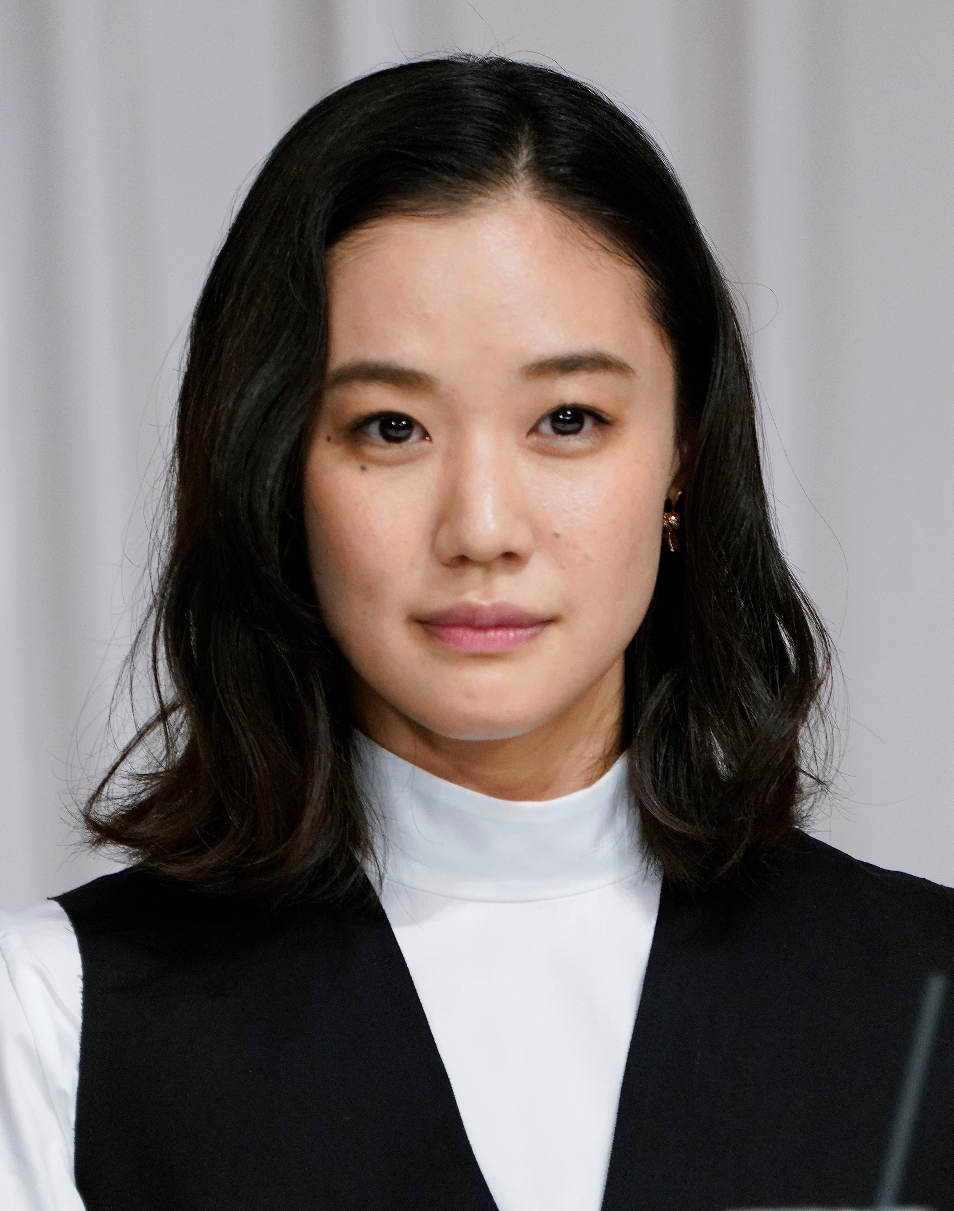 「似てるー！」蒼井優と“母”の2ショットに反響「仲良し感が醸し出されてて素敵」「優しい笑顔」【画像】